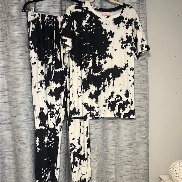 C+D+M | Tops | Cdm Black And White Short Sleeve Womens Tee And Velour ...